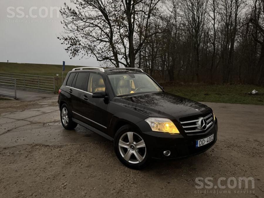 Black Mercedes-Benz GLK 350 2009 in Riga, with an engine capacity of 3.00 L and mileage of 302 thousand km for 8500 €, photo 2 on AUTOMOTO.COM.LV