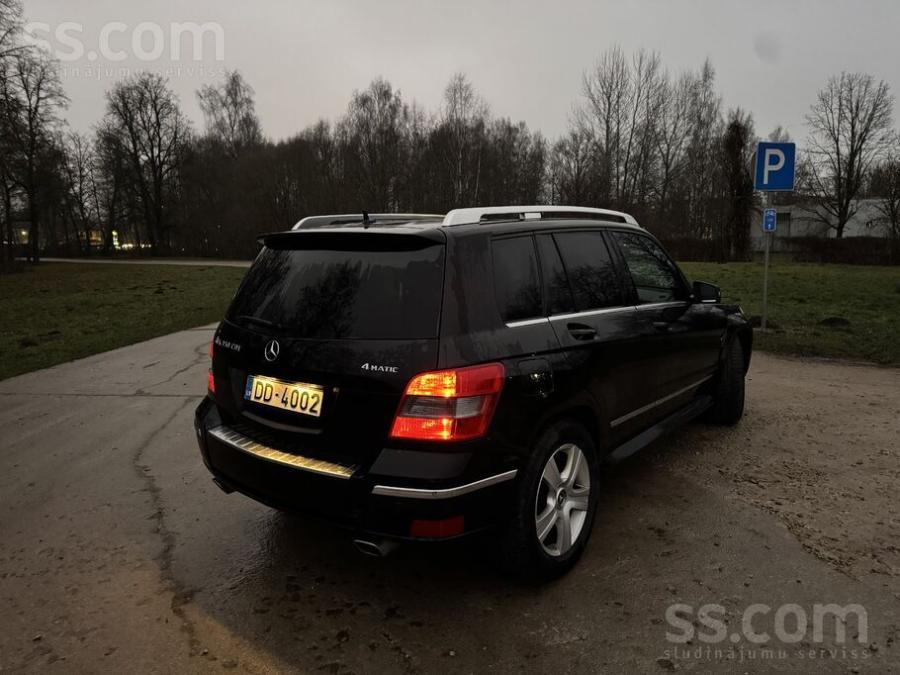 Black Mercedes-Benz GLK 350 2009 in Riga, with an engine capacity of 3.00 L and mileage of 302 thousand km for 8500 €, photo 3 on AUTOMOTO.COM.LV