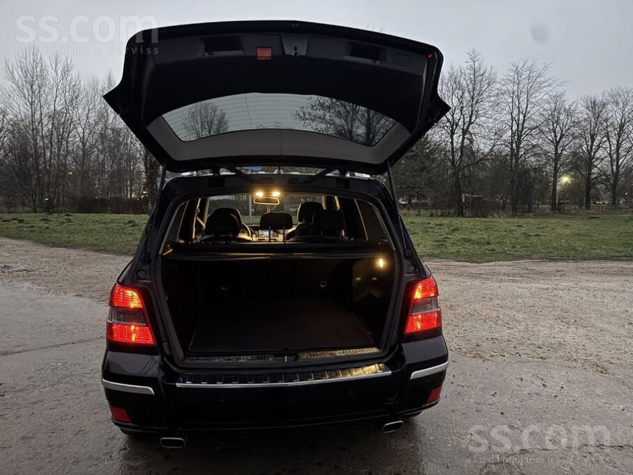 Black Mercedes-Benz GLK 350 2009 in Riga, with an engine capacity of 3.00 L and mileage of 302 thousand km for 8500 €, photo 5 on AUTOMOTO.COM.LV