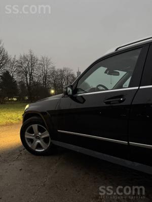Black Mercedes-Benz GLK 350 2009 in Riga, with an engine capacity of 3.00 L and mileage of 302 thousand km for 8500 €, photo 16 on AUTOMOTO.COM.LV