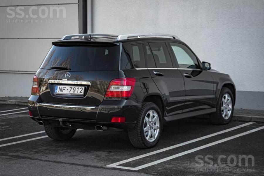 Black Mercedes-Benz GLK 350 2009 in Riga, with an engine capacity of 3.00 L and mileage of 259 thousand km for 8490 €, photo 4 on AUTOMOTO.COM.LV