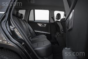 Black Mercedes-Benz GLK 350 2009 in Riga, with an engine capacity of 3.00 L and mileage of 259 thousand km for 8490 €, photo 11 on AUTOMOTO.COM.LV