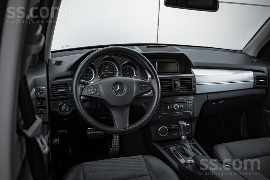 Black Mercedes-Benz GLK 350 2009 in Riga, with an engine capacity of 3.00 L and mileage of 259 thousand km for 8490 €, photo 15 on AUTOMOTO.COM.LV