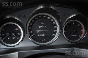 Black Mercedes-Benz GLK 350 2009 in Riga, with an engine capacity of 3.00 L and mileage of 259 thousand km for 8490 €, photo 16 on AUTOMOTO.COM.LV