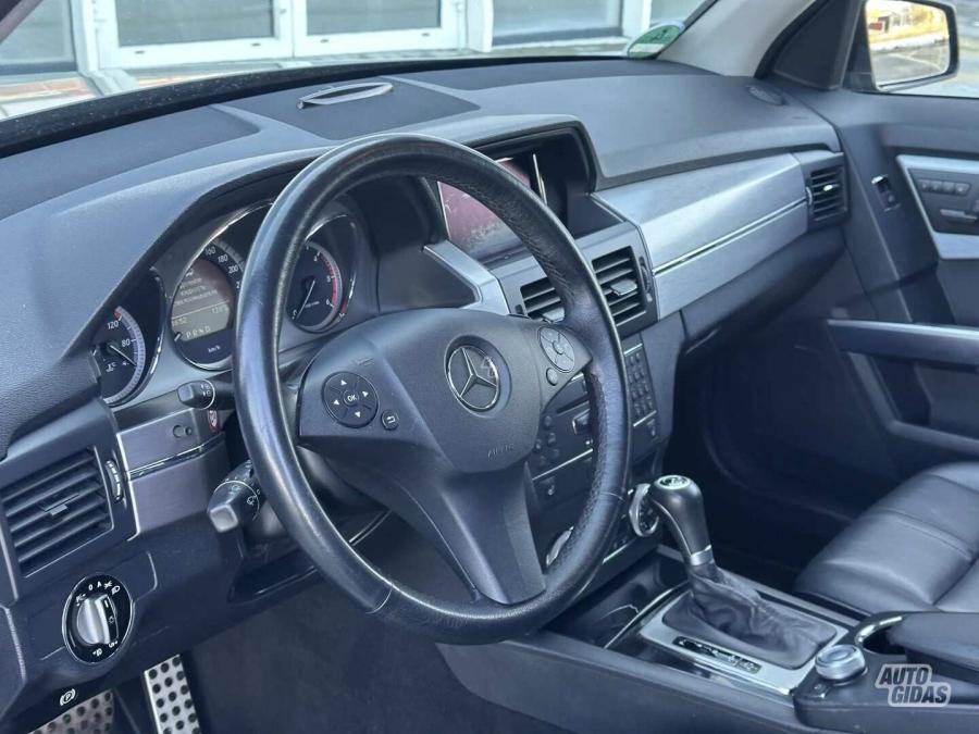 Черный Мерседес ГЛК 350 2009 в Вильнюс, объемом двигателя 3.00 л и пробегом 325 тыс. км за 5800 €, фото 10 на AUTOMOTO.COM.LV