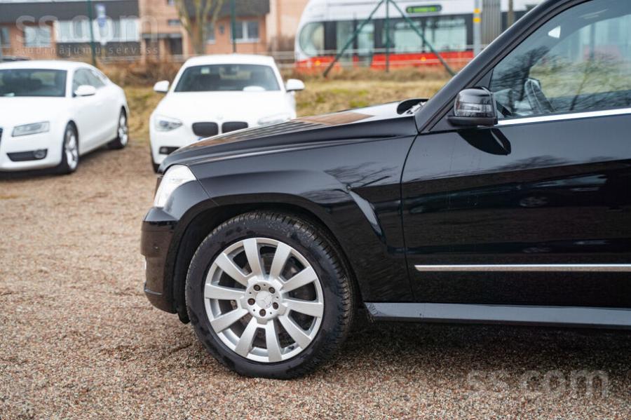 Black Mercedes-Benz GLK 350 2009 in Liepaja, with an engine capacity of 3.00 L and mileage of 253 thousand km for 8900 €, photo 14 on AUTOMOTO.COM.LV