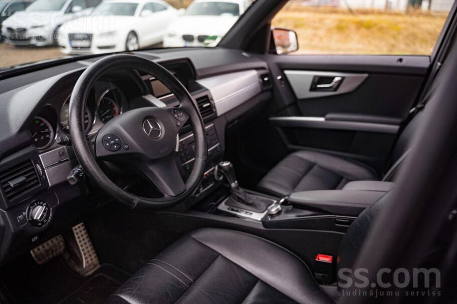 Black Mercedes-Benz GLK 350 2009 in Liepaja, with an engine capacity of 3.00 L and mileage of 253 thousand km for 8900 €, photo 22 on AUTOMOTO.COM.LV