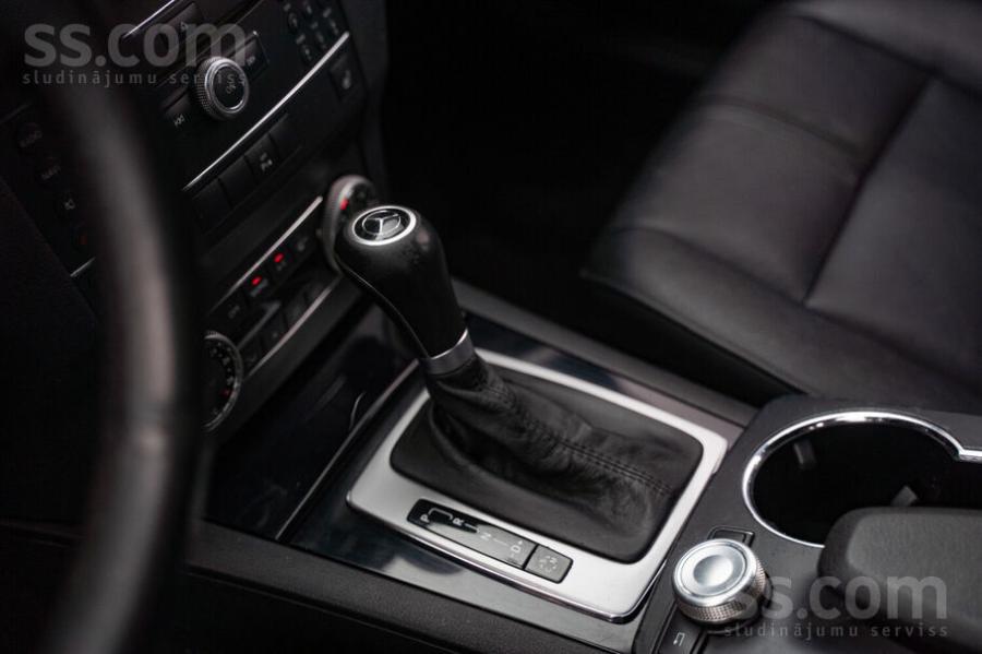 Black Mercedes-Benz GLK 350 2009 in Liepaja, with an engine capacity of 3.00 L and mileage of 253 thousand km for 8900 €, photo 26 on AUTOMOTO.COM.LV