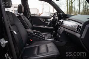 Black Mercedes-Benz GLK 350 2009 in Liepaja, with an engine capacity of 3.00 L and mileage of 253 thousand km for 8900 €, photo 27 on AUTOMOTO.COM.LV
