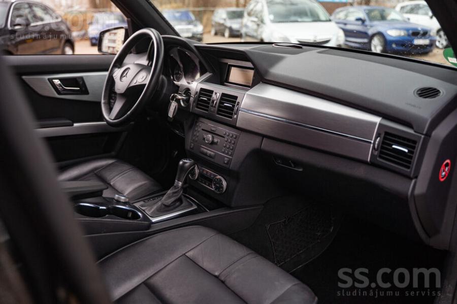 Black Mercedes-Benz GLK 350 2009 in Liepaja, with an engine capacity of 3.00 L and mileage of 253 thousand km for 8900 €, photo 28 on AUTOMOTO.COM.LV