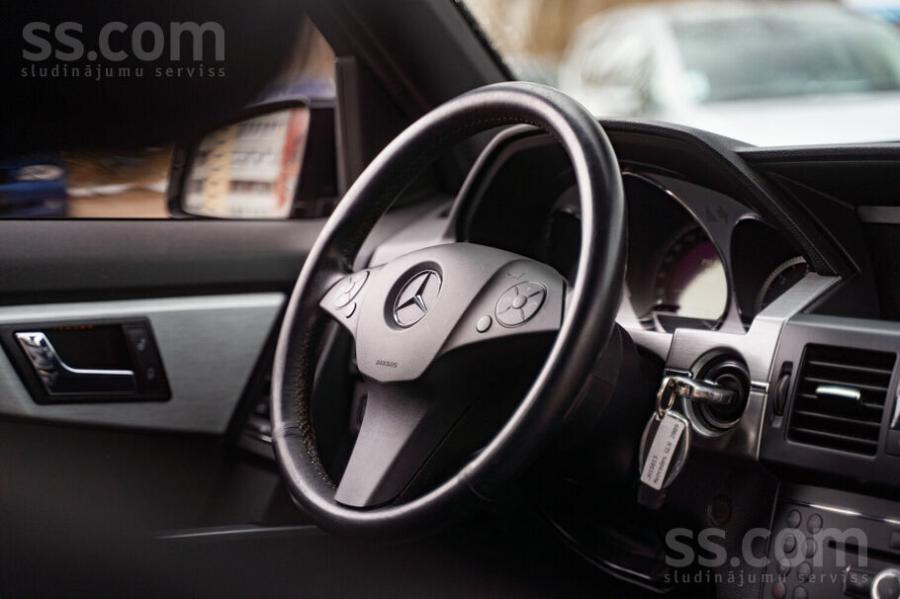 Black Mercedes-Benz GLK 350 2009 in Liepaja, with an engine capacity of 3.00 L and mileage of 253 thousand km for 8900 €, photo 29 on AUTOMOTO.COM.LV