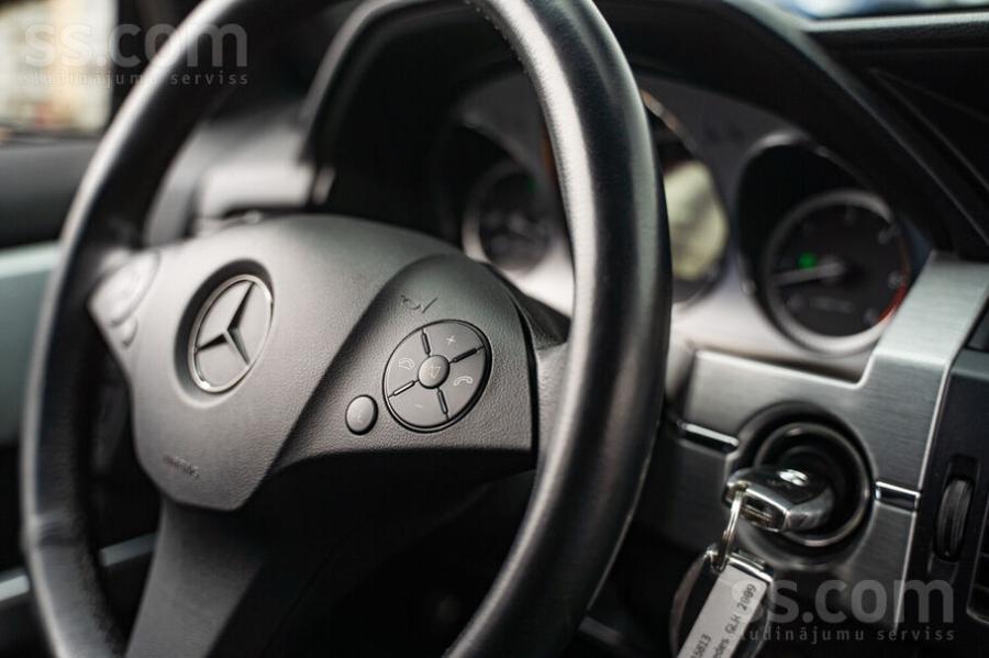 Black Mercedes-Benz GLK 350 2009 in Liepaja, with an engine capacity of 3.00 L and mileage of 253 thousand km for 8900 €, photo 32 on AUTOMOTO.COM.LV