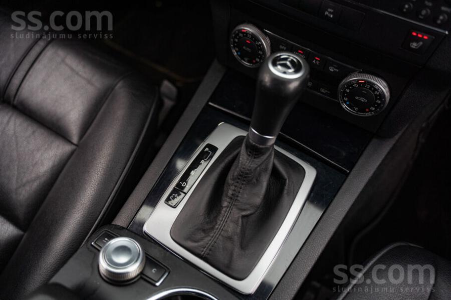 Black Mercedes-Benz GLK 350 2009 in Liepaja, with an engine capacity of 3.00 L and mileage of 253 thousand km for 8900 €, photo 33 on AUTOMOTO.COM.LV