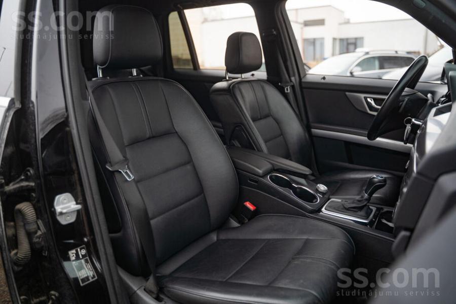 Black Mercedes-Benz GLK 350 2009 in Liepaja, with an engine capacity of 3.00 L and mileage of 253 thousand km for 8900 €, photo 34 on AUTOMOTO.COM.LV