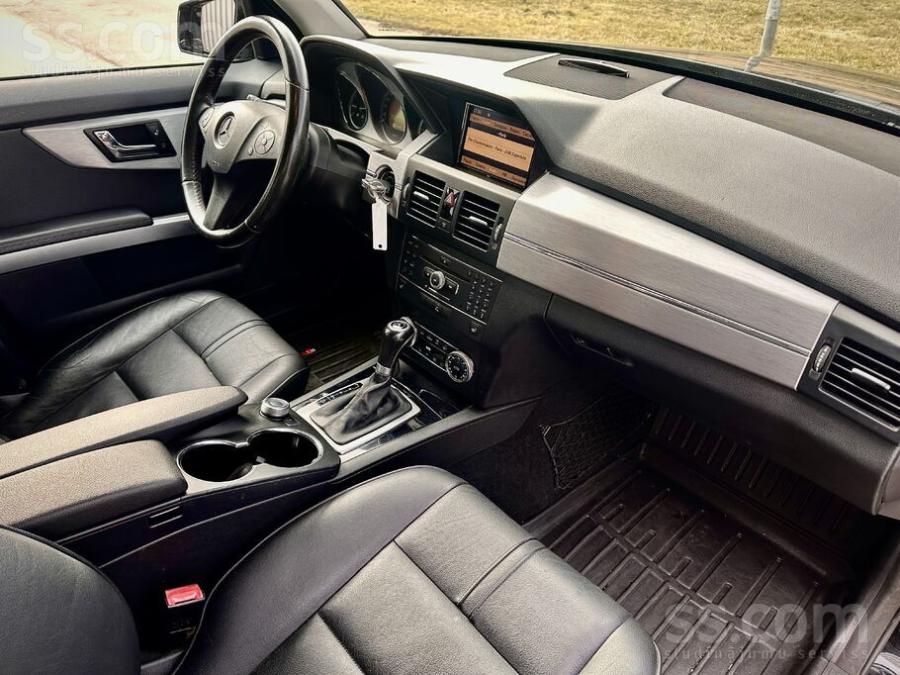 Melns Mercedes-Benz GLK 350 2009 Rīga, ar dzinēja tilpumu 3.00 L un nobraukumu 147 tūkst. km par 9200 €, foto 12 vietnē AUTOMOTO.COM.LV