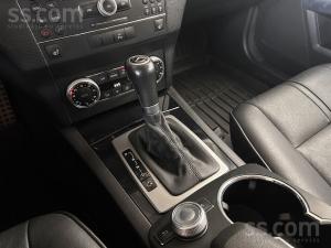 Melns Mercedes-Benz GLK 350 2009 Rīga, ar dzinēja tilpumu 3.00 L un nobraukumu 147 tūkst. km par 9200 €, foto 14 vietnē AUTOMOTO.COM.LV