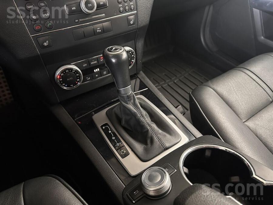 Melns Mercedes-Benz GLK 350 2009 Rīga, ar dzinēja tilpumu 3.00 L un nobraukumu 147 tūkst. km par 9200 €, foto 14 vietnē AUTOMOTO.COM.LV