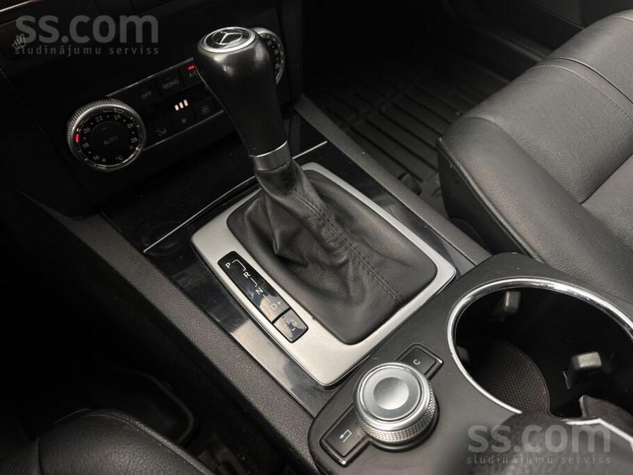 Melns Mercedes-Benz GLK 350 2009 Rīga, ar dzinēja tilpumu 3.00 L un nobraukumu 147 tūkst. km par 9200 €, foto 17 vietnē AUTOMOTO.COM.LV
