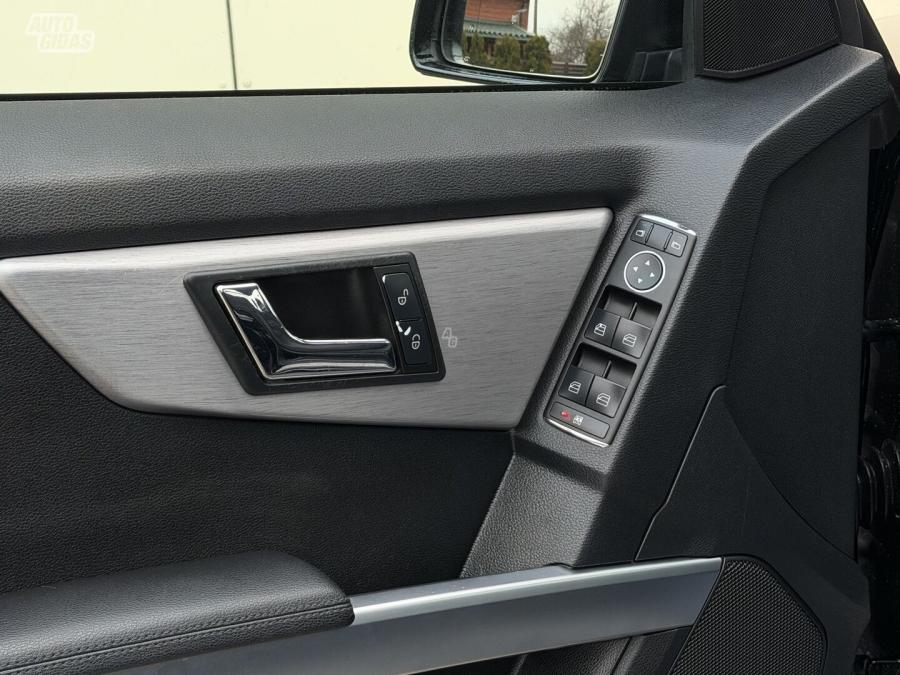 Melns Mercedes-Benz GLK 350 2009 Kretinga, ar dzinēja tilpumu 3.00 L un nobraukumu 220 tūkst. km par 7600 €, foto 22 vietnē AUTOMOTO.COM.LV