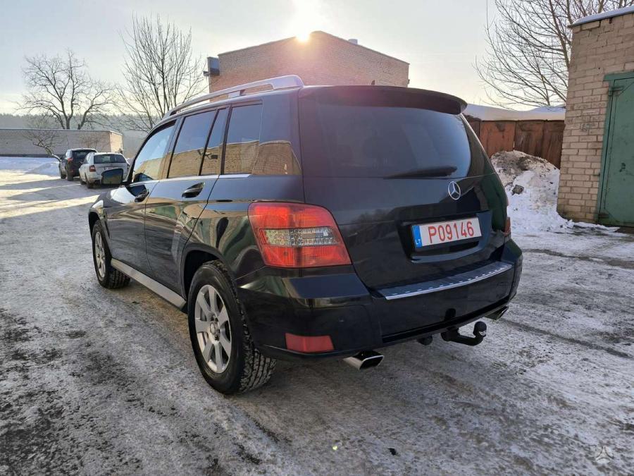 Black Mercedes-Benz GLK 350 2010 in Vilnius, with an engine capacity of 3.00 L and mileage of 283 thousand km for 7850 €, photo 3 on AUTOMOTO.COM.LV