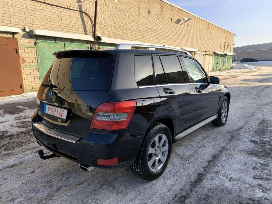 Black Mercedes-Benz GLK 350 2010 in Vilnius, with an engine capacity of 3.00 L and mileage of 283 thousand km for 7850 €, photo 4 on AUTOMOTO.COM.LV