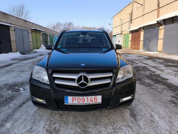 Black Mercedes-Benz GLK 350 2010 in Vilnius, with an engine capacity of 3.00 L and mileage of 283 thousand km for 7850 €, photo 5 on AUTOMOTO.COM.LV