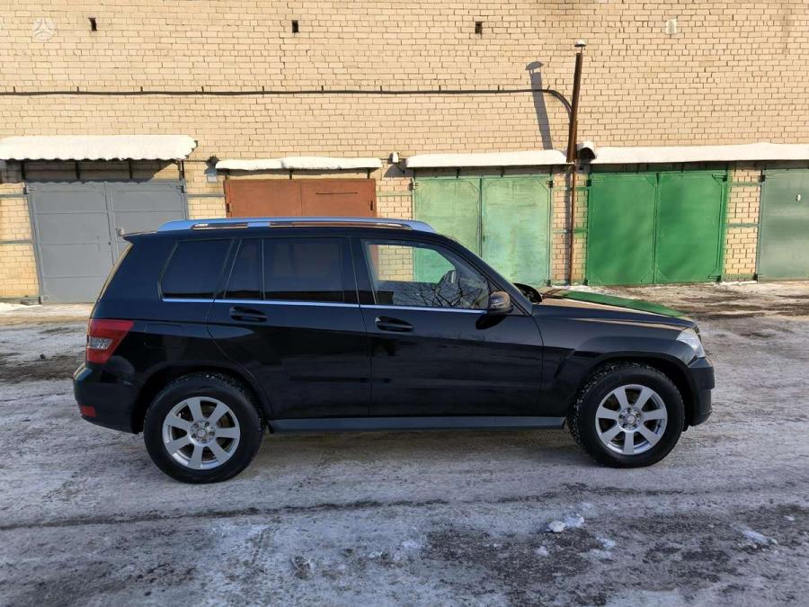 Black Mercedes-Benz GLK 350 2010 in Vilnius, with an engine capacity of 3.00 L and mileage of 283 thousand km for 7850 €, photo 8 on AUTOMOTO.COM.LV