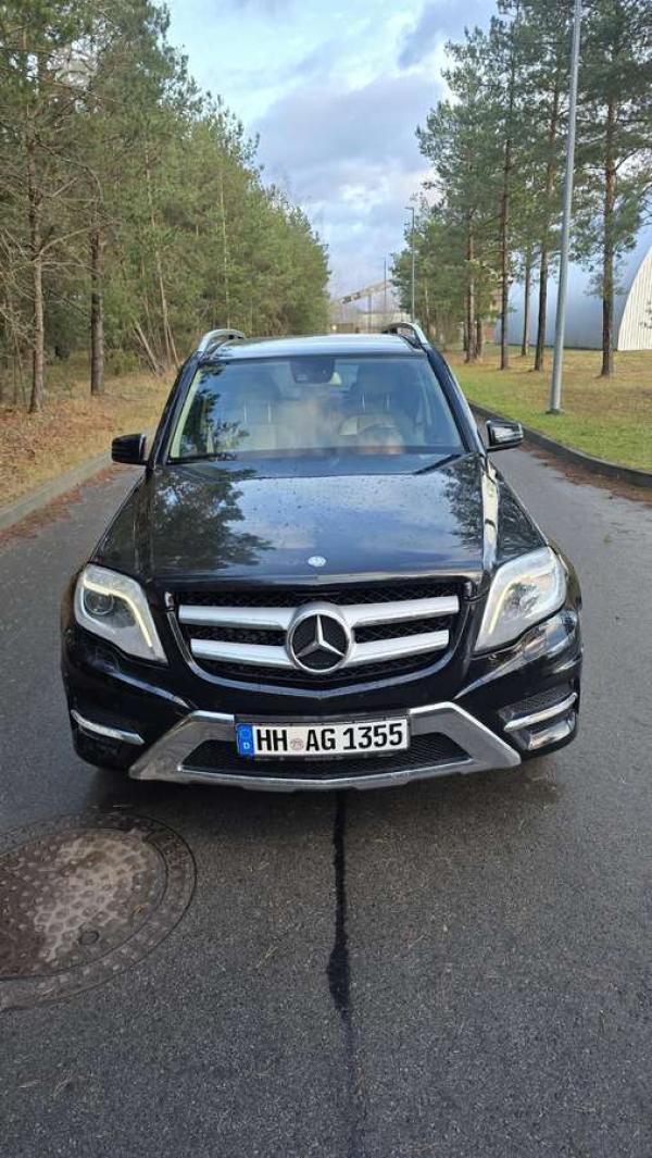 Melns Mercedes-Benz GLK 350 2012 Jurbarkas, ar dzinēja tilpumu 2.99 L un nobraukumu 270 tūkst. km par 12300 €, foto 1 vietnē AUTOMOTO.COM.LV