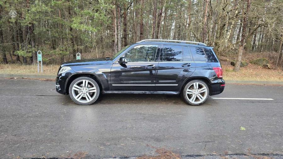 Black Mercedes-Benz GLK 350 2012 in Jurbarkas, with an engine capacity of 2.99 L and mileage of 270 thousand km for 12300 €, photo 3 on AUTOMOTO.COM.LV