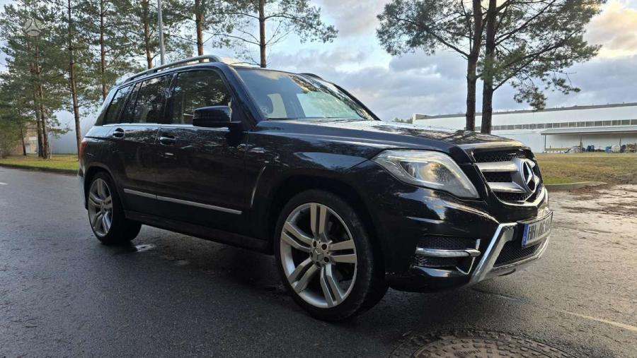 Black Mercedes-Benz GLK 350 2012 in Jurbarkas, with an engine capacity of 2.99 L and mileage of 270 thousand km for 12300 €, photo 7 on AUTOMOTO.COM.LV