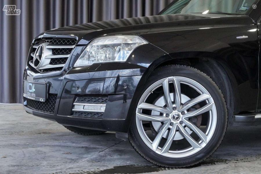 Black Mercedes-Benz GLK 350 2012 in Marijampole, with an engine capacity of 3.00 L and mileage of 284 thousand km for 9250 €, photo 7 on AUTOMOTO.COM.LV