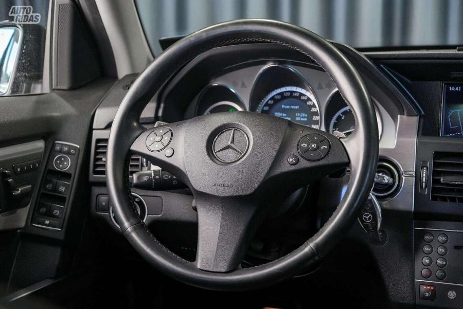 Black Mercedes-Benz GLK 350 2012 in Marijampole, with an engine capacity of 3.00 L and mileage of 284 thousand km for 9250 €, photo 22 on AUTOMOTO.COM.LV