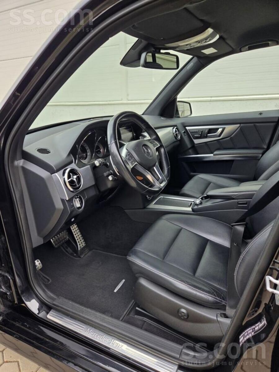 Black Mercedes-Benz GLK 350 2012 in Riga, with an engine capacity of 3.00 L and mileage of 220 thousand km for 14490 €, photo 17 on AUTOMOTO.COM.LV