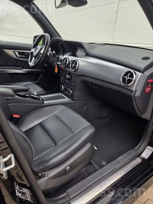 Black Mercedes-Benz GLK 350 2012 in Riga, with an engine capacity of 3.00 L and mileage of 220 thousand km for 14490 €, photo 21 on AUTOMOTO.COM.LV