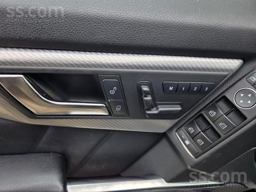 Black Mercedes-Benz GLK 350 2012 in Riga, with an engine capacity of 3.00 L and mileage of 220 thousand km for 14490 €, photo 31 on AUTOMOTO.COM.LV