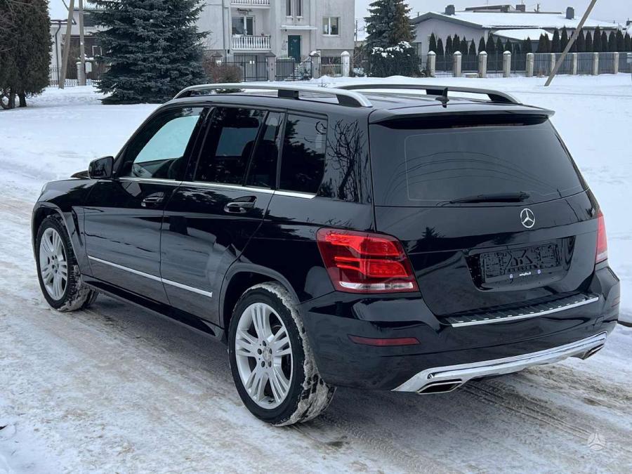 Black Mercedes-Benz GLK 350 2013 in Kedainiai, with an engine capacity of 2.99 L and mileage of 262 thousand km for 10399 €, photo 4 on AUTOMOTO.COM.LV