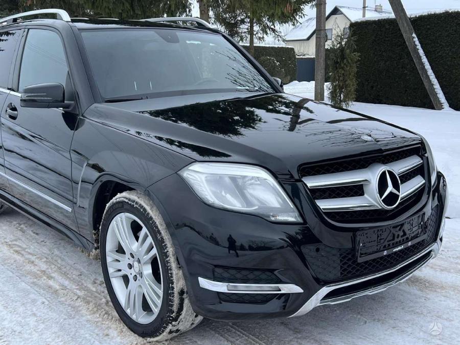 Black Mercedes-Benz GLK 350 2013 in Kedainiai, with an engine capacity of 2.99 L and mileage of 262 thousand km for 10399 €, photo 8 on AUTOMOTO.COM.LV