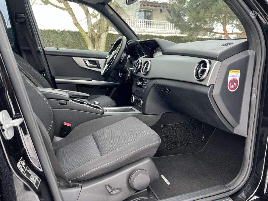 Black Mercedes-Benz GLK 350 2013 in Kedainiai, with an engine capacity of 2.99 L and mileage of 262 thousand km for 10399 €, photo 19 on AUTOMOTO.COM.LV