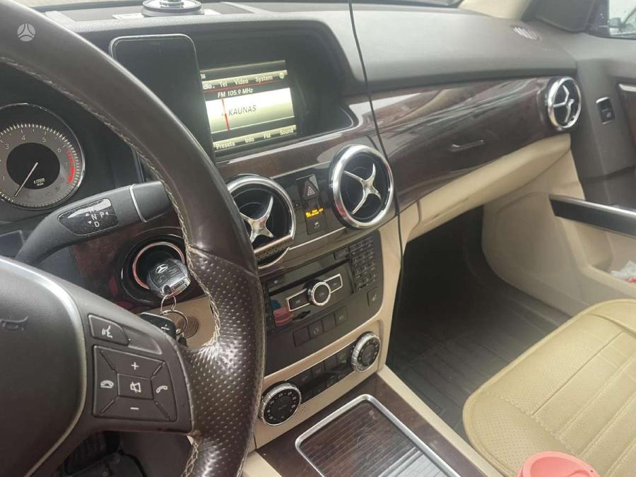 Melns Mercedes-Benz GLK 350 2014 Kauņa, ar dzinēja tilpumu 3.50 L un nobraukumu 173 tūkst. km par 9900 €, foto 4 vietnē AUTOMOTO.COM.LV