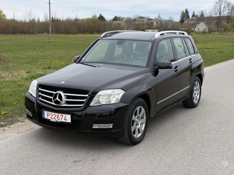 Black Mercedes-Benz GLK 350 2010 in Vilkaviskis, with an engine capacity of 3.00 L and mileage of 271 thousand km for 6999 €, photo 1 on AUTOMOTO.COM.LV