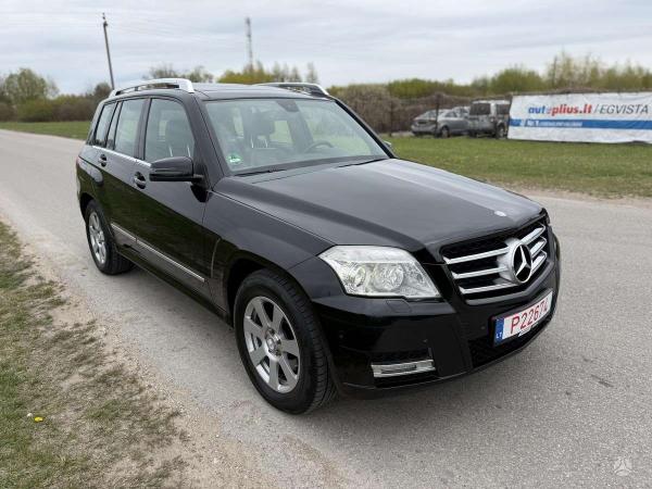 Black Mercedes-Benz GLK 350 2010 in Vilkaviskis, with an engine capacity of 3.00 L and mileage of 271 thousand km for 6999 €, photo 2 on AUTOMOTO.COM.LV
