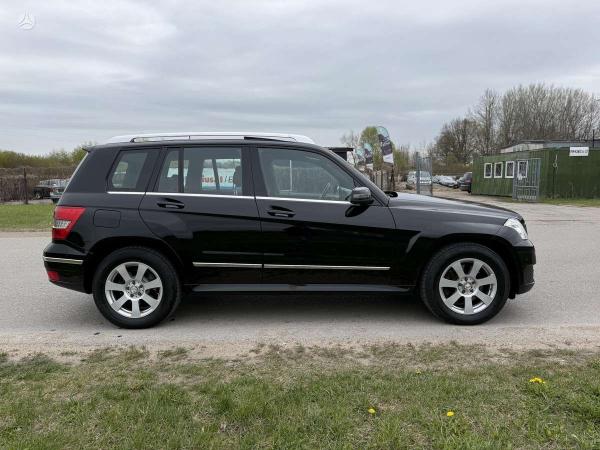 Black Mercedes-Benz GLK 350 2010 in Vilkaviskis, with an engine capacity of 3.00 L and mileage of 271 thousand km for 6999 €, photo 5 on AUTOMOTO.COM.LV
