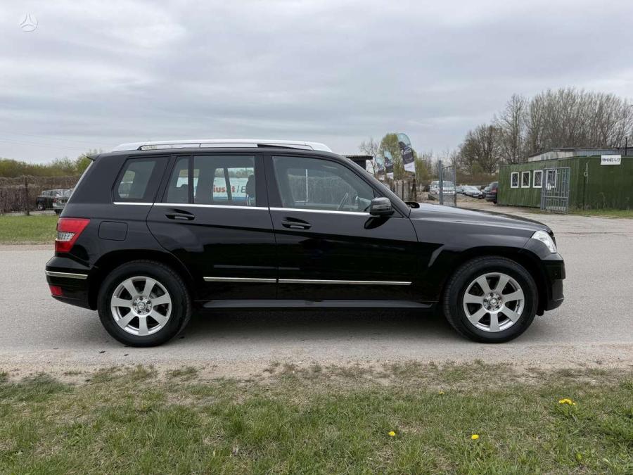 Black Mercedes-Benz GLK 350 2010 in Vilkaviskis, with an engine capacity of 3.00 L and mileage of 271 thousand km for 6999 €, photo 6 on AUTOMOTO.COM.LV