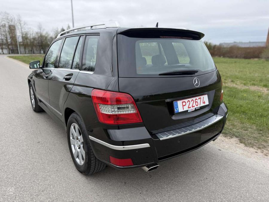 Black Mercedes-Benz GLK 350 2010 in Vilkaviskis, with an engine capacity of 3.00 L and mileage of 271 thousand km for 6999 €, photo 7 on AUTOMOTO.COM.LV