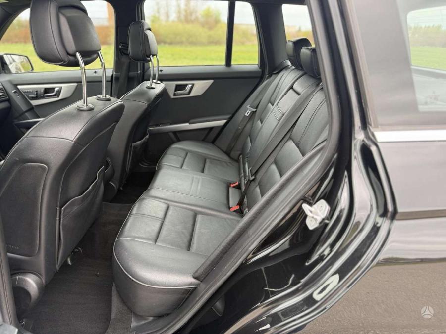 Black Mercedes-Benz GLK 350 2010 in Vilkaviskis, with an engine capacity of 3.00 L and mileage of 271 thousand km for 6999 €, photo 12 on AUTOMOTO.COM.LV