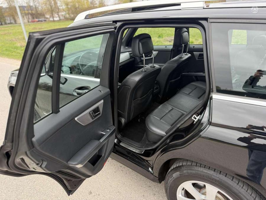Black Mercedes-Benz GLK 350 2010 in Vilkaviskis, with an engine capacity of 3.00 L and mileage of 271 thousand km for 6999 €, photo 13 on AUTOMOTO.COM.LV