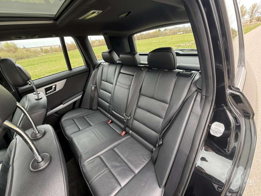 Black Mercedes-Benz GLK 350 2010 in Vilkaviskis, with an engine capacity of 3.00 L and mileage of 271 thousand km for 6999 €, photo 14 on AUTOMOTO.COM.LV