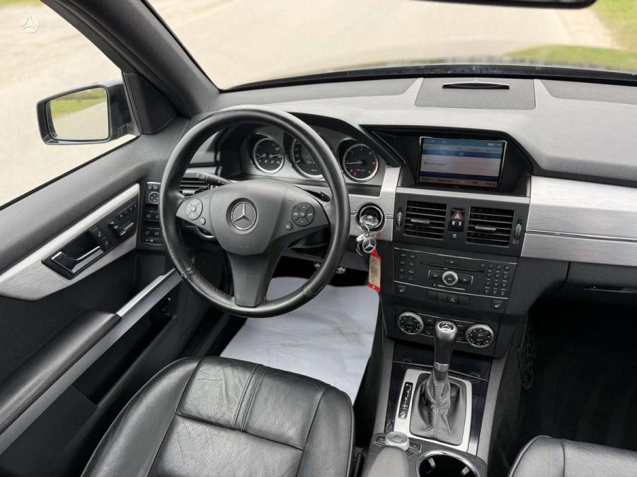 Black Mercedes-Benz GLK 350 2010 in Vilkaviskis, with an engine capacity of 3.00 L and mileage of 271 thousand km for 6999 €, photo 17 on AUTOMOTO.COM.LV