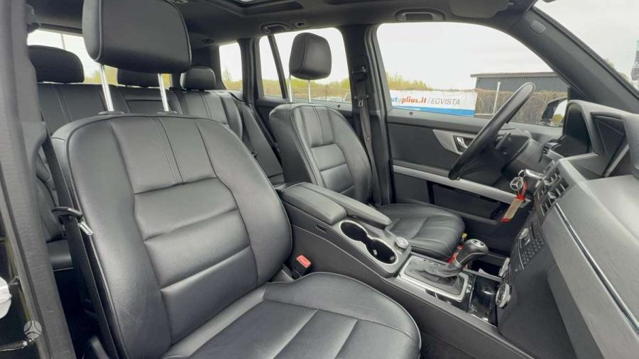 Black Mercedes-Benz GLK 350 2010 in Vilkaviskis, with an engine capacity of 3.00 L and mileage of 271 thousand km for 6999 €, photo 19 on AUTOMOTO.COM.LV