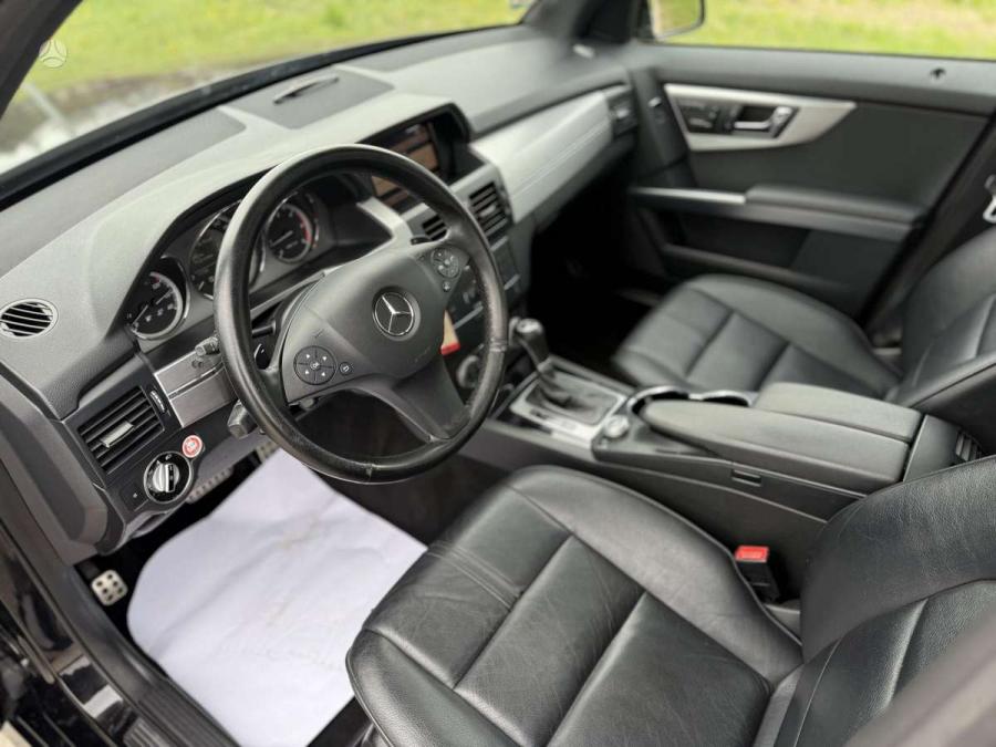 Black Mercedes-Benz GLK 350 2010 in Vilkaviskis, with an engine capacity of 3.00 L and mileage of 271 thousand km for 6999 €, photo 23 on AUTOMOTO.COM.LV